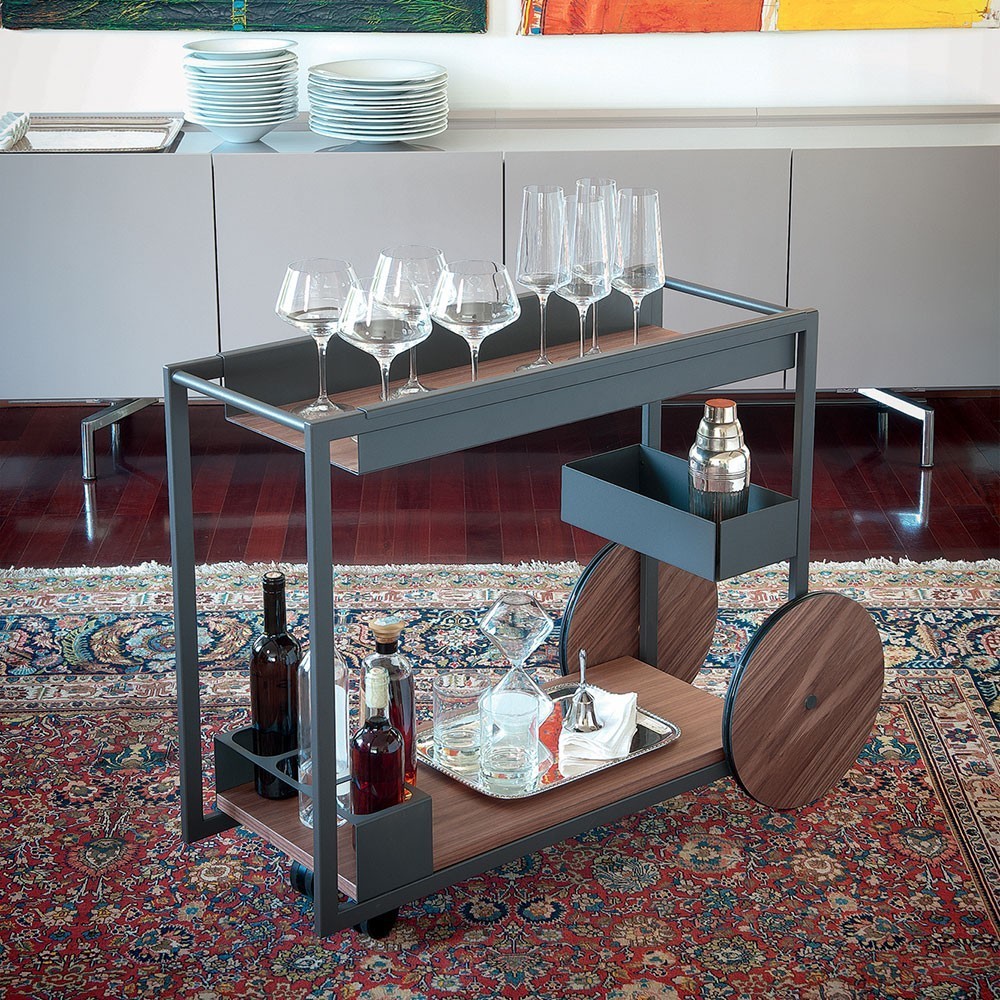 Carrito Brandy de Cattelan Italia. Carrito en acero con estantes de madera.