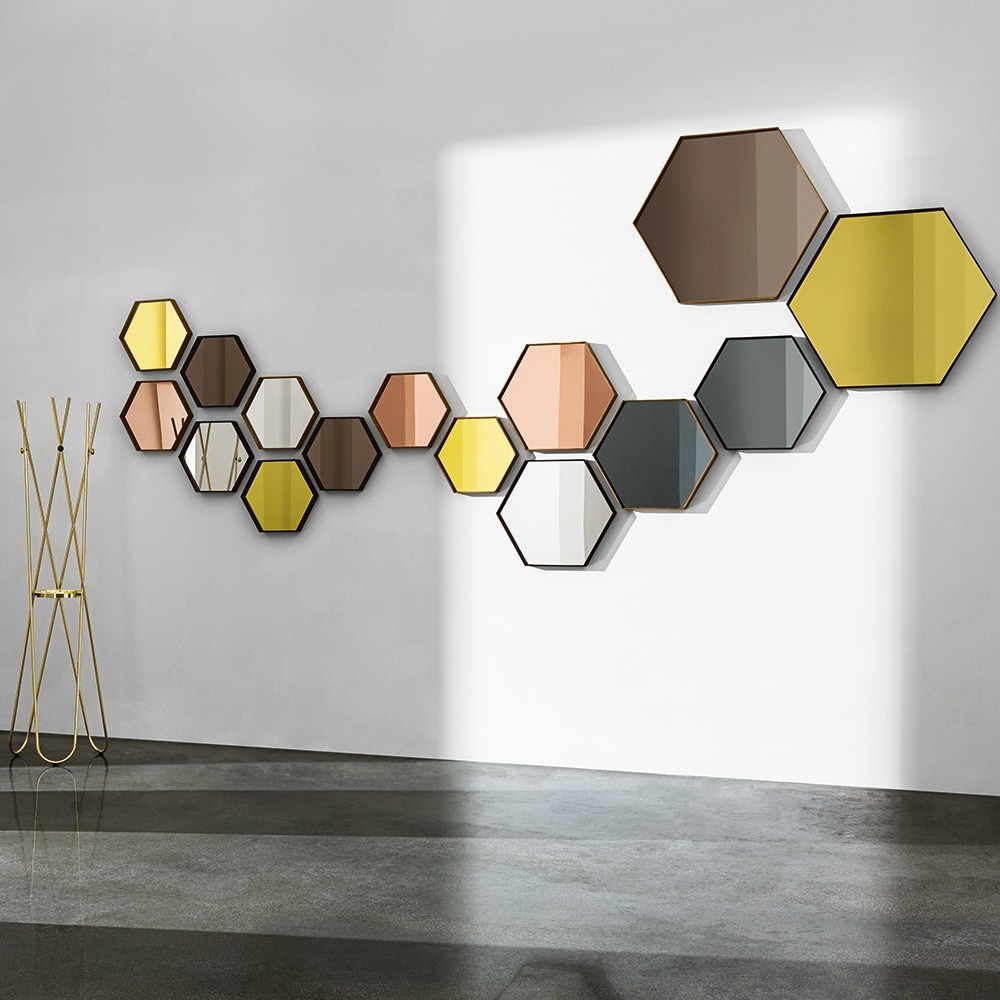 Espejo de pared Visual con marco hexagonal de Sovet Italia. Espejos modernos.
