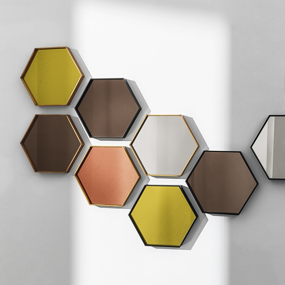 Espejo de pared Visual con marco hexagonal de Sovet Italia. Espejos modernos.