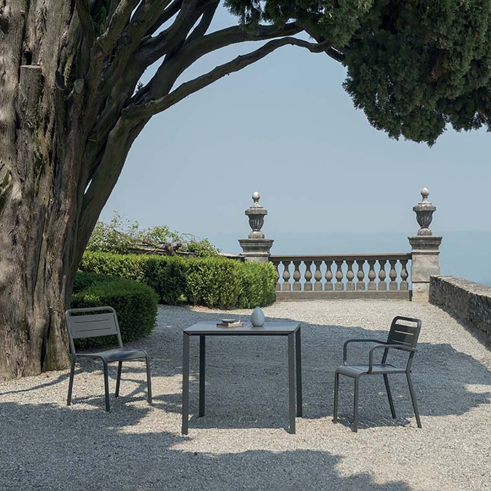 Butaca Urban moderna y cómodo ideal para ambientes exteriores de Emu.