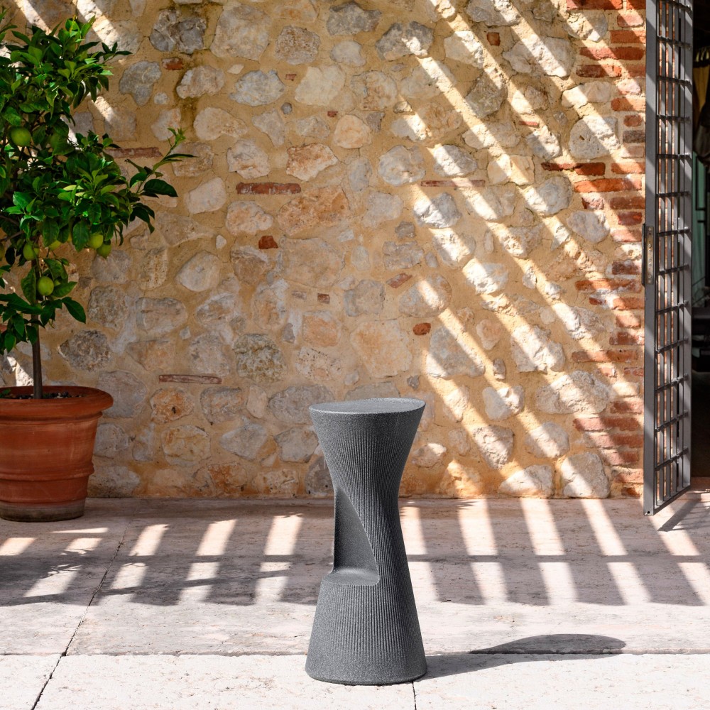 Taburete exterior Colección Fade de Plust Collection. Mobiliario original.