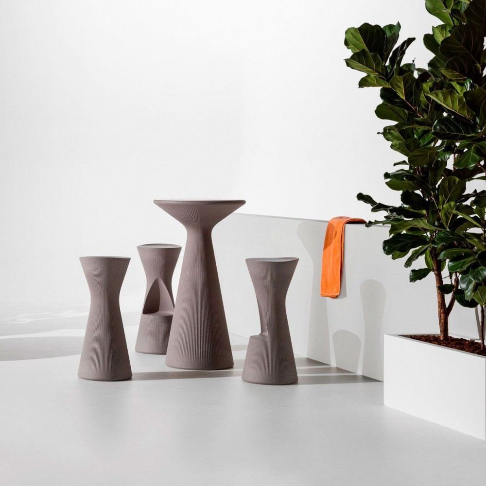 Taburete exterior Colección Fade de Plust Collection. Mobiliario original.