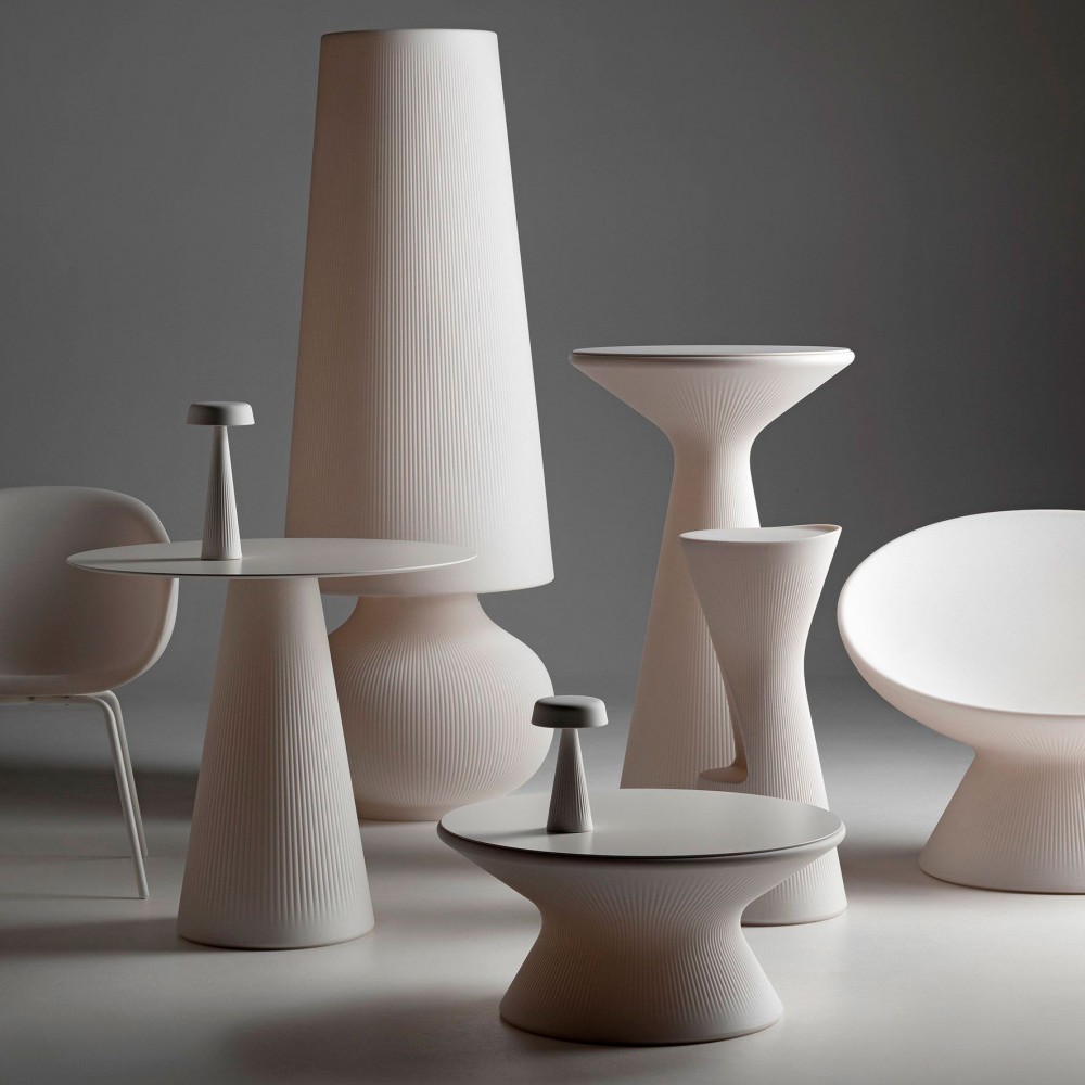 Taburete exterior Colección Fade de Plust Collection. Mobiliario original.