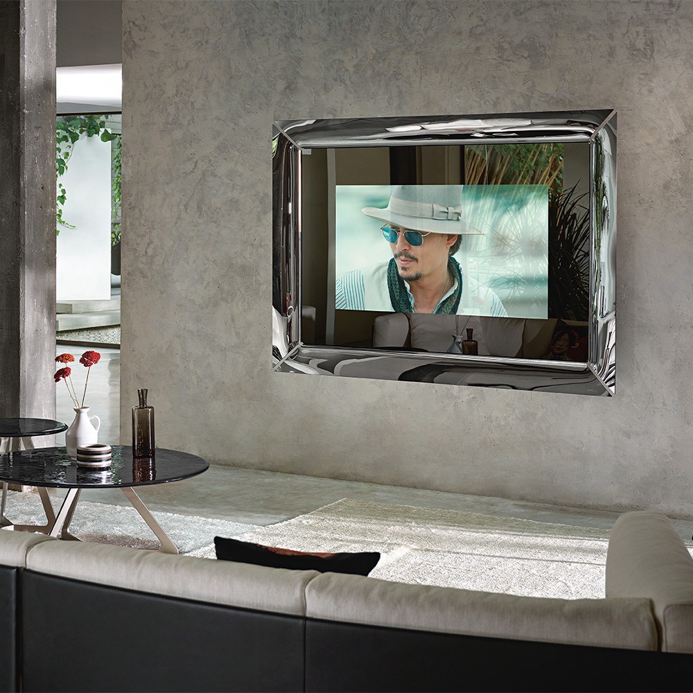 Espejo de pared Caadre TV de Fiam. Espejo moderno con televisión integrada.