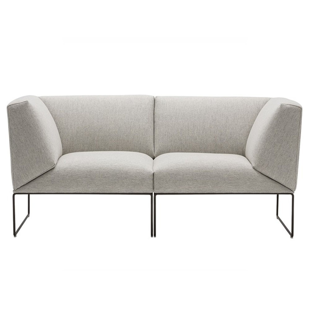 Sofá Siesta Andreu World. Mueble tapizado moderno ideal para exteriores.