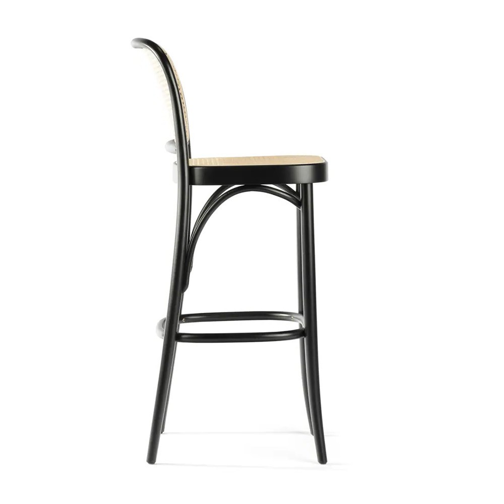 Taburete 811 rejilla de Ton. Taburetes de restaurantes, de interiores.