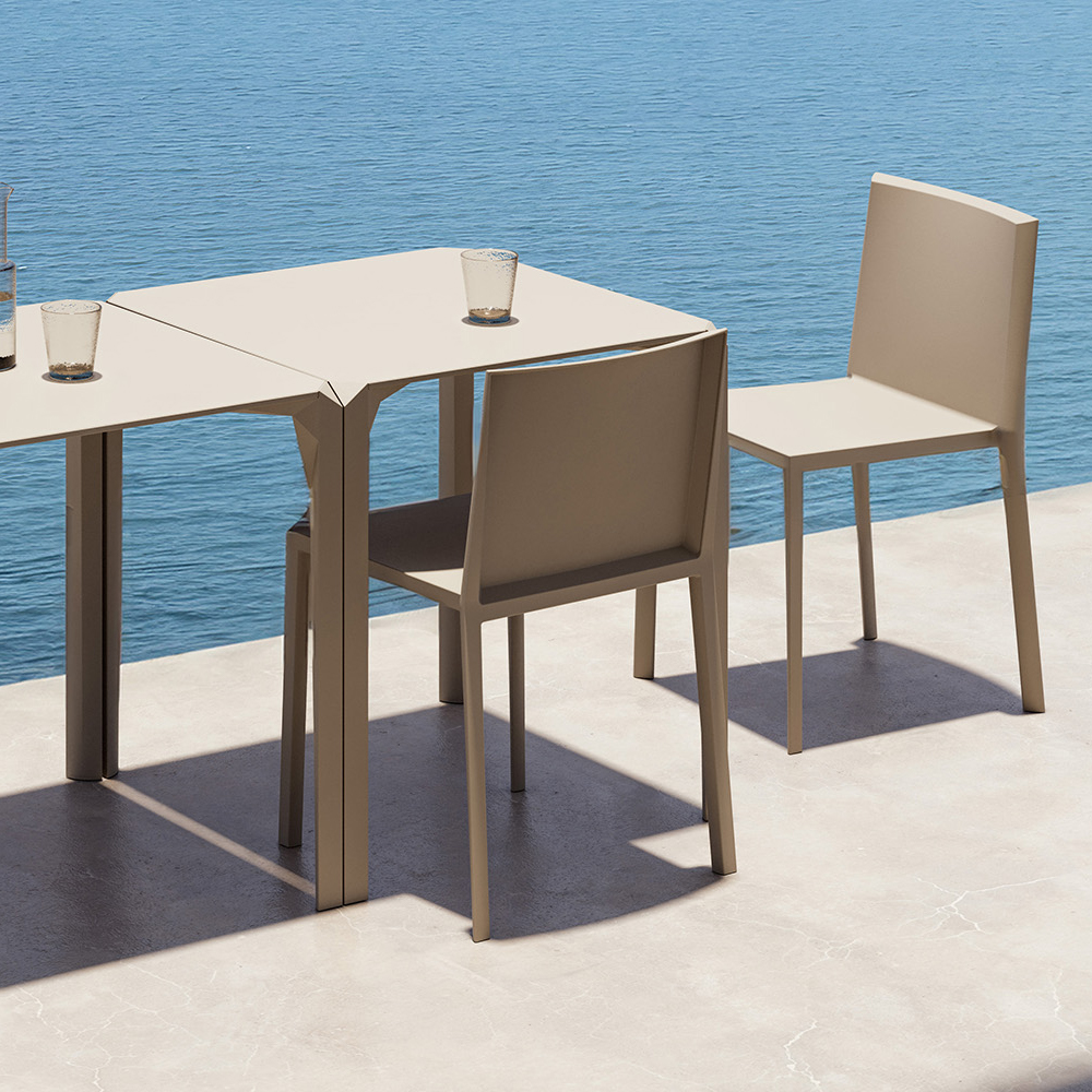 Mesa Quartz cuadrada HPL y Resina con Doble Pared Diseñada por Vondom