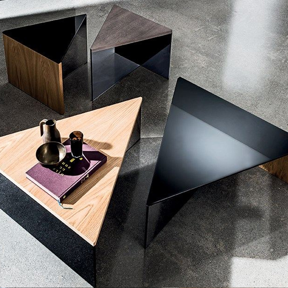 Mesa centro Regolo triangular cristal de Sovet Italia. Mesas y ...