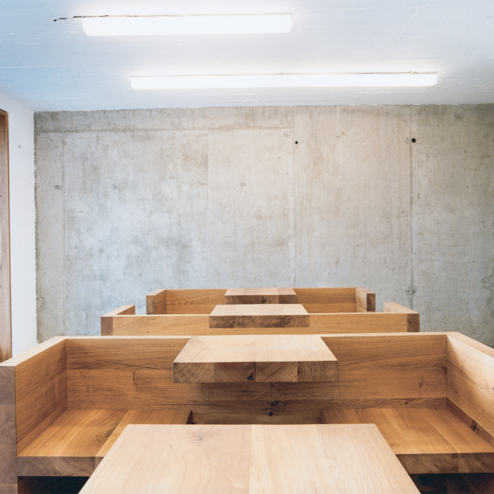 Tafel mesa banco de madera de e15 . Combinación única de banco y mesa.